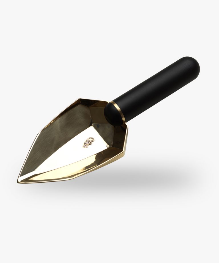 Spoil your soil with our diamond shaped gardening spade