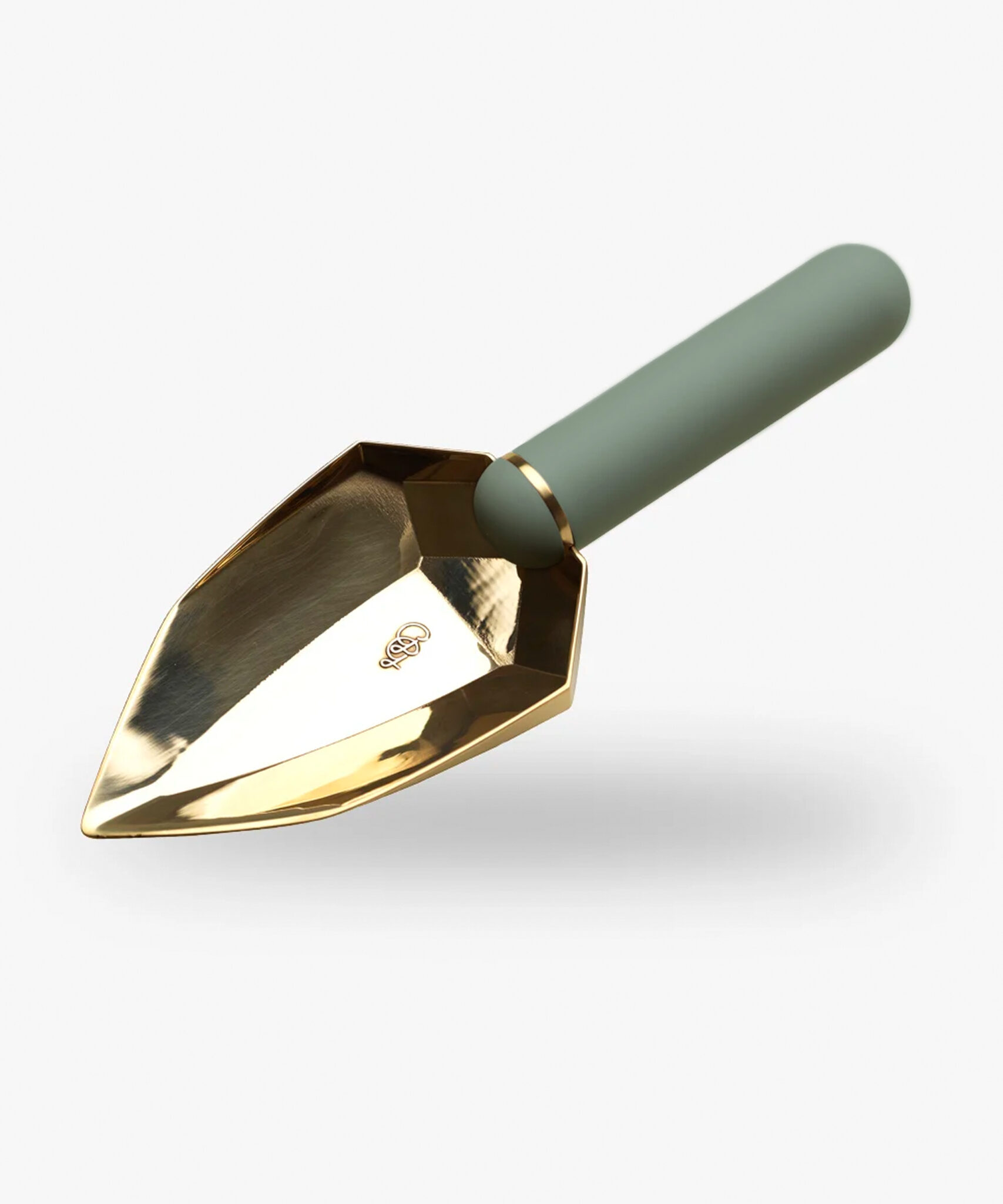 Spoil your soil with our diamond shaped gardening spade