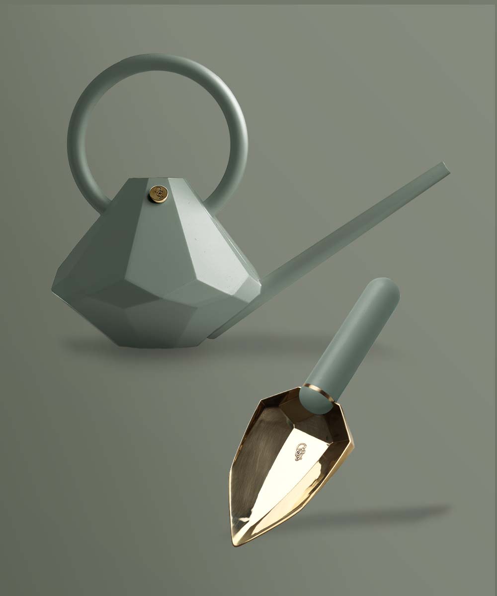 Spoil your soil with our diamond shaped gardening spade