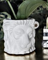 White Lion Pot Small - Garden Glory - made of terracotta